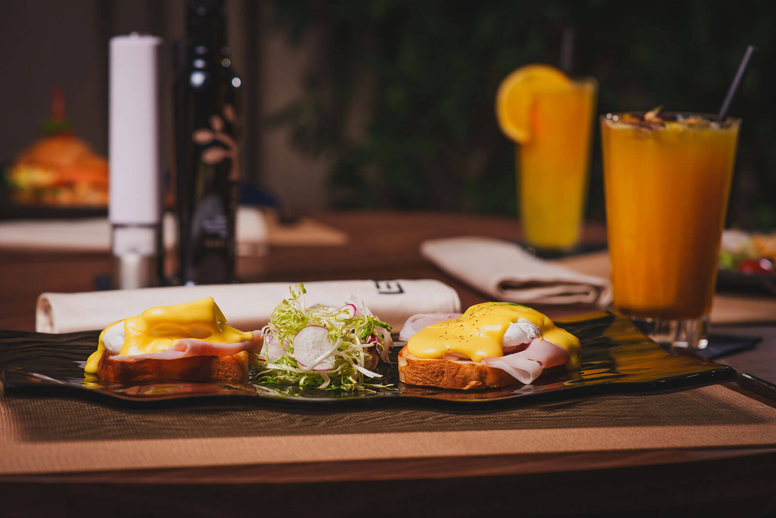 Naslovnica — Level Restaurant