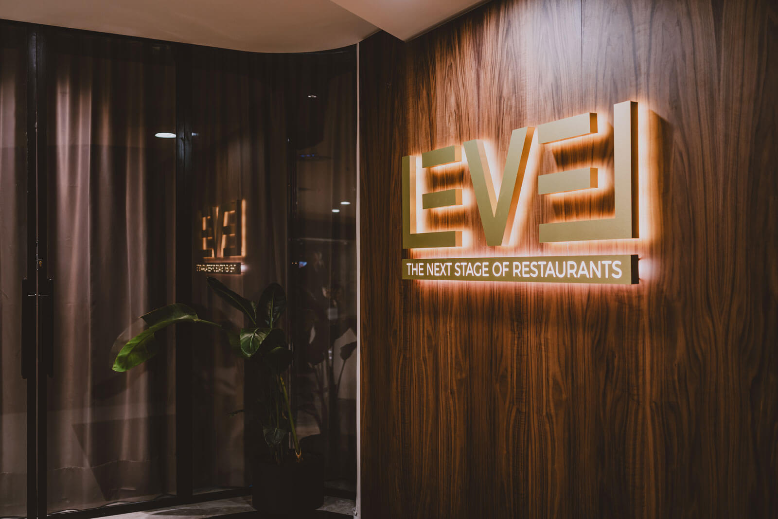 Naslovnica — Level Restaurant