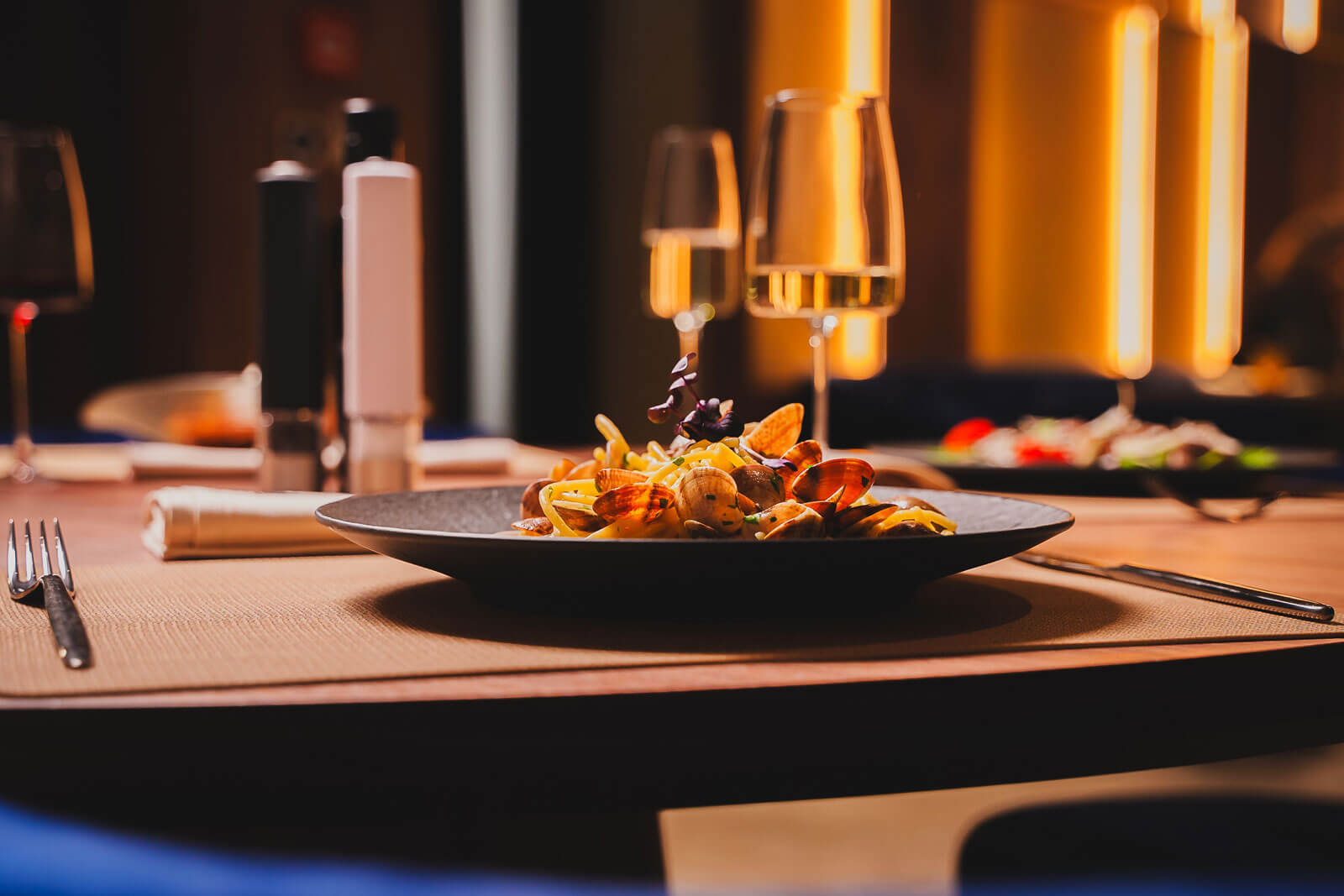 Naslovnica — Level Restaurant